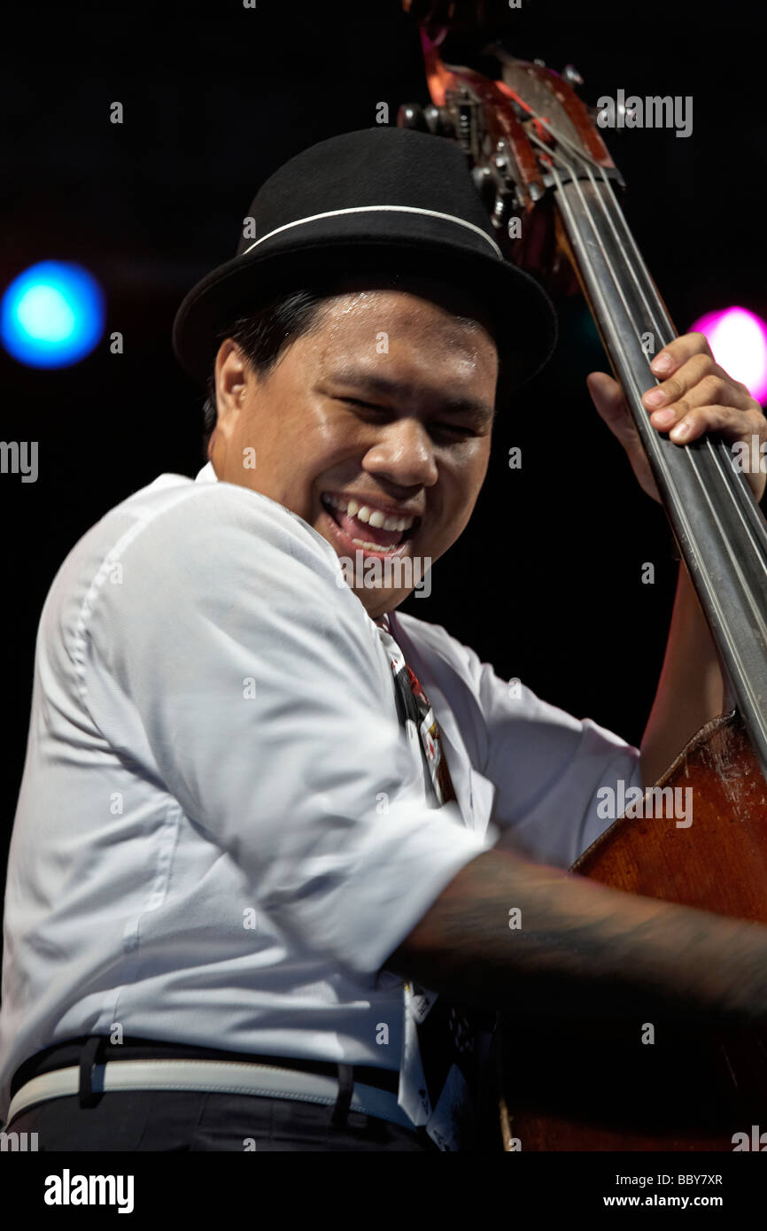 Double bass player hi-res stock photography and images - Alamy