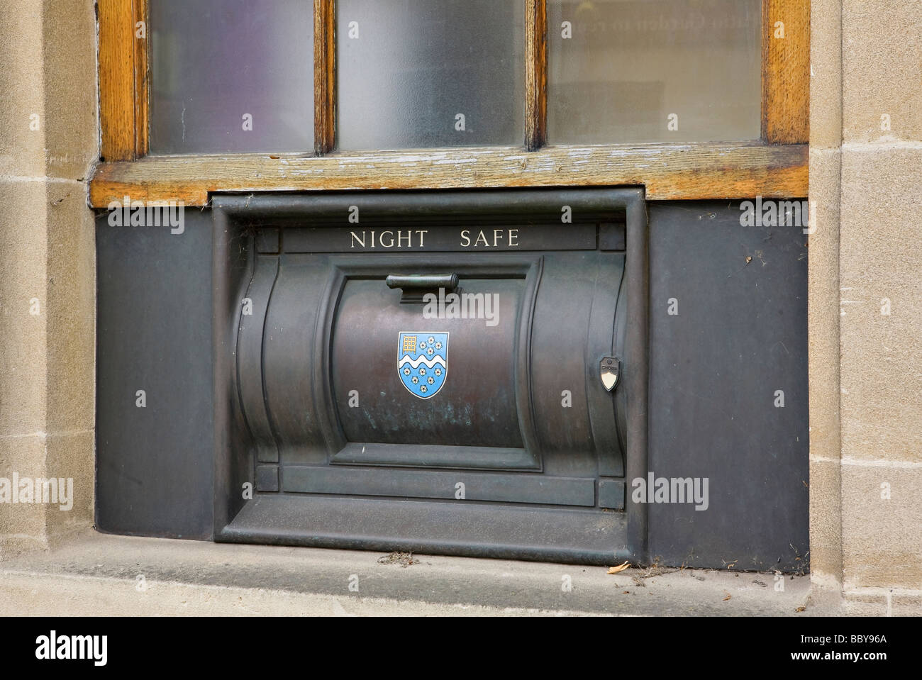 Night safe facility hi-res stock photography and images - Alamy
