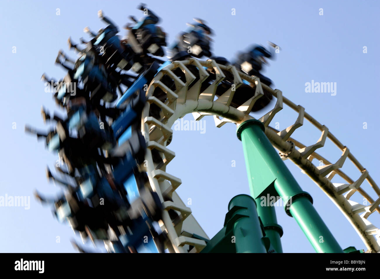 Drop ride six flags hi-res stock photography and images - Alamy