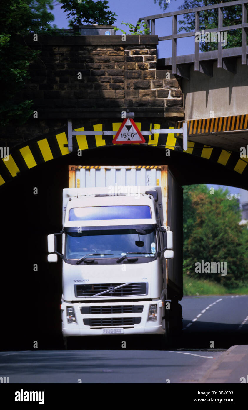 Max height sign hi-res stock photography and images - Alamy