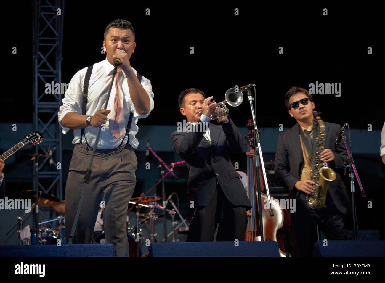 Jazz group performing hi-res stock photography and images - Alamy