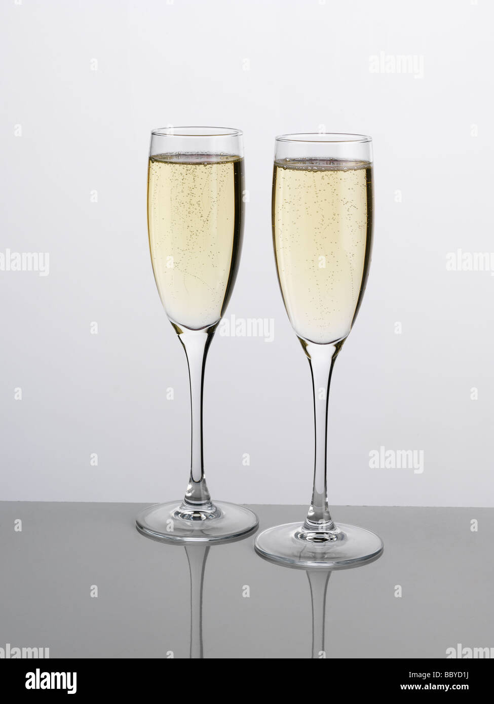 Two romantic glasses of sparkling champagne hi-res stock photography ...