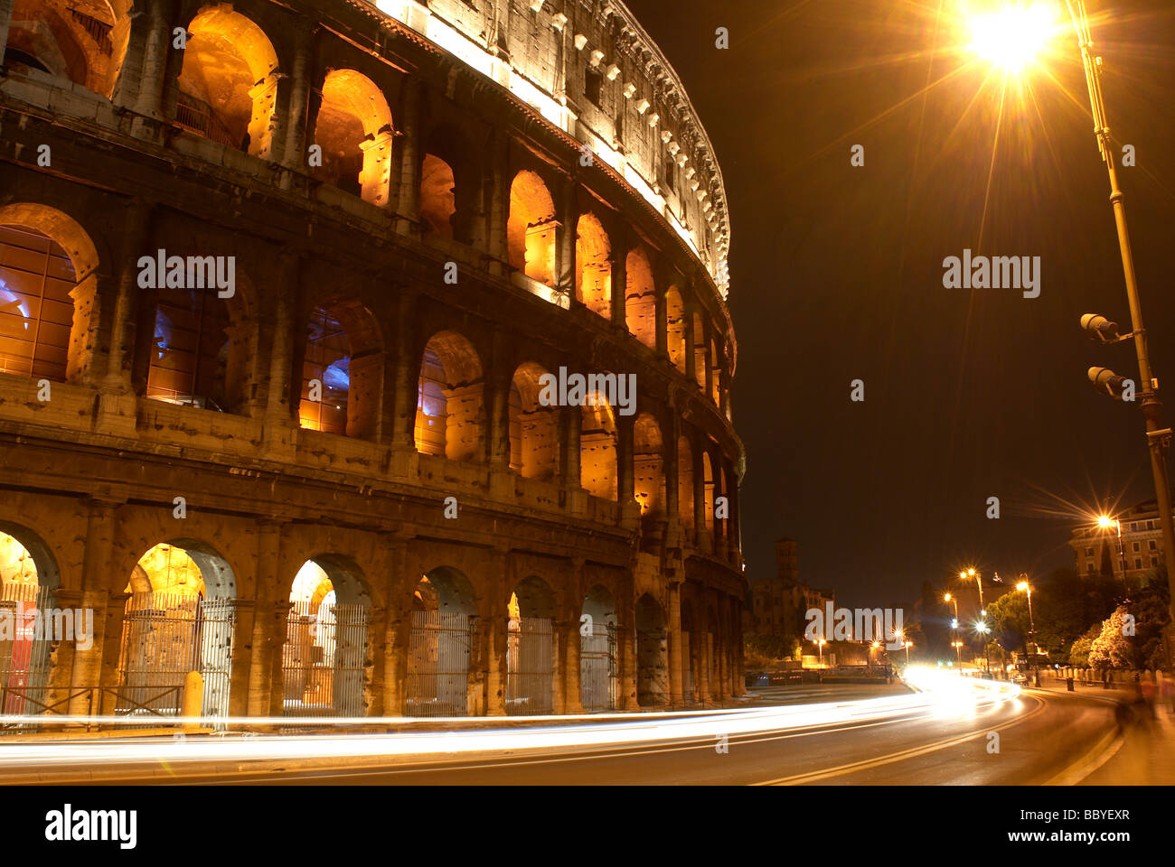 Colosseum night traffic lights rome hi-res stock photography and images ...