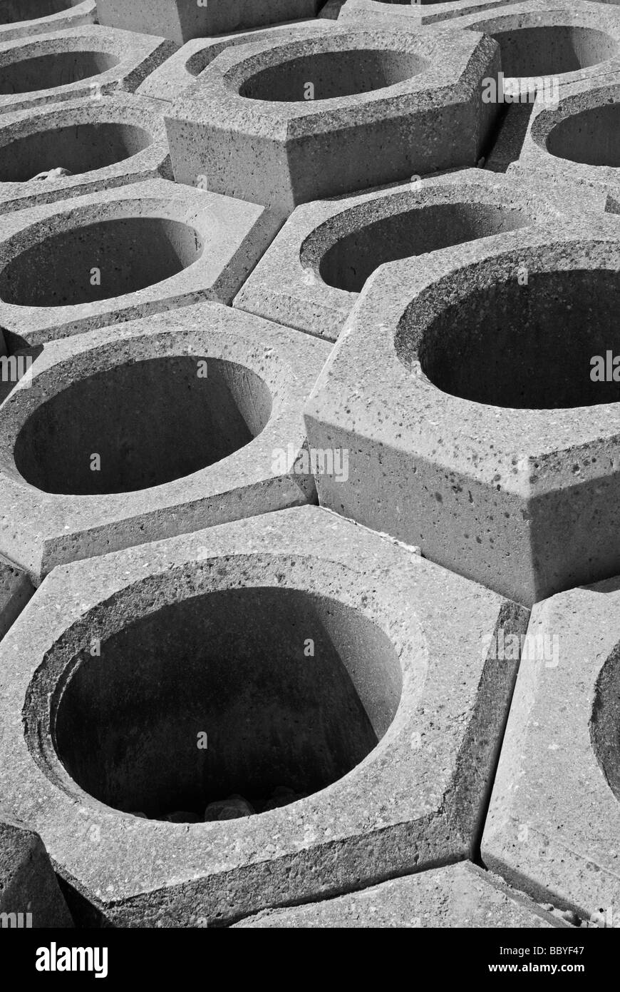 Circle In Cinder Blocks Stenciled Concrete Block Planters Craft Idea