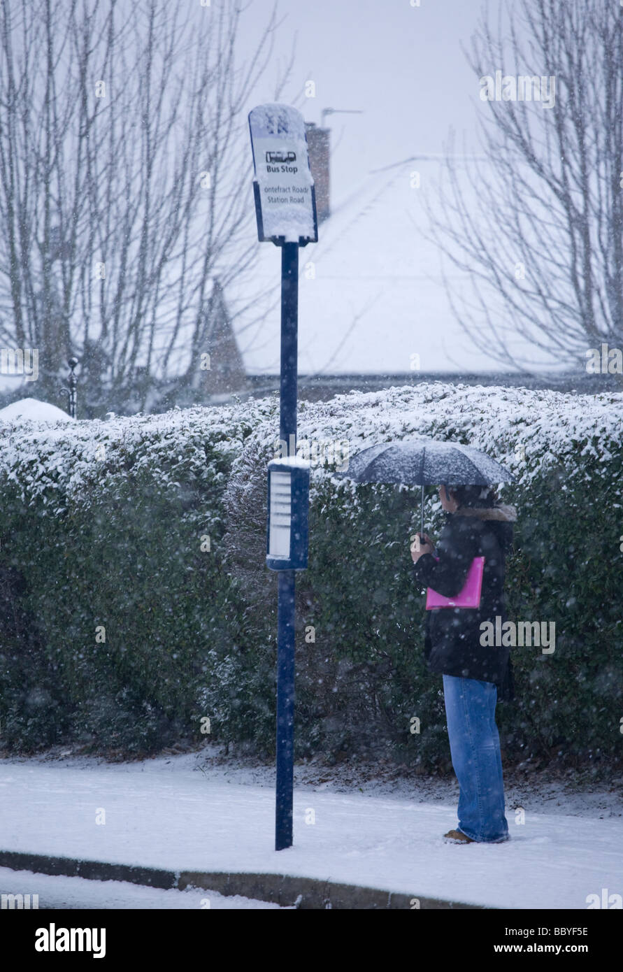 Bus stop snow woman hi-res stock photography and images - Alamy