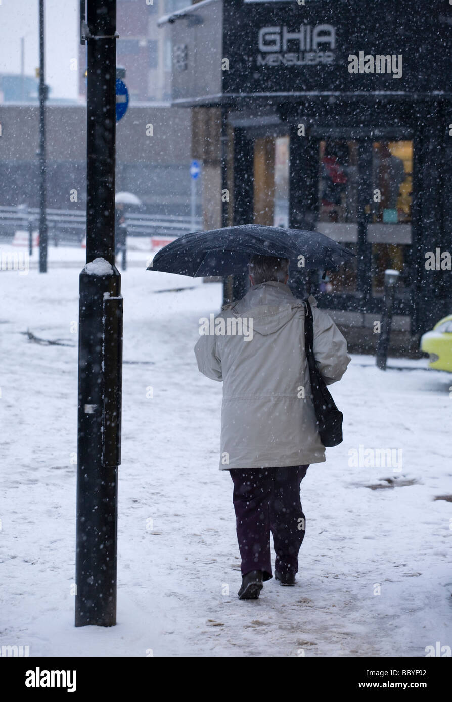 Person in snow hi-res stock photography and images - Alamy