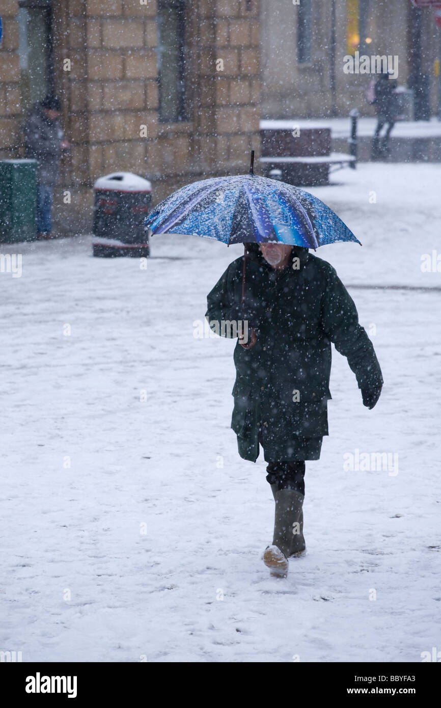 Person in snow hi-res stock photography and images - Alamy
