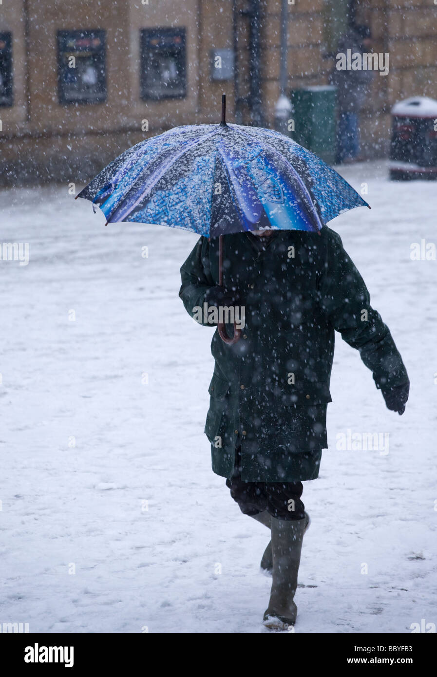 Person in snow hi-res stock photography and images - Alamy