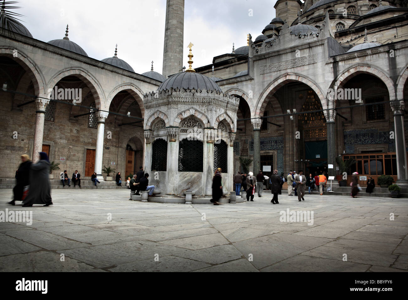 Turkey Mosque with faithful Stock Photo - Alamy