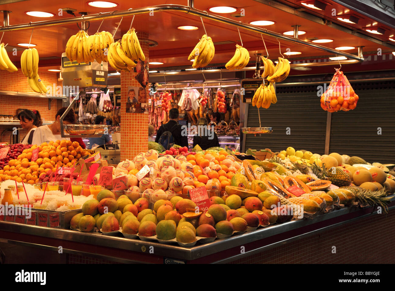 Fruit and vegetable stall La Boqueria market hall Barcelona Catalunya ...