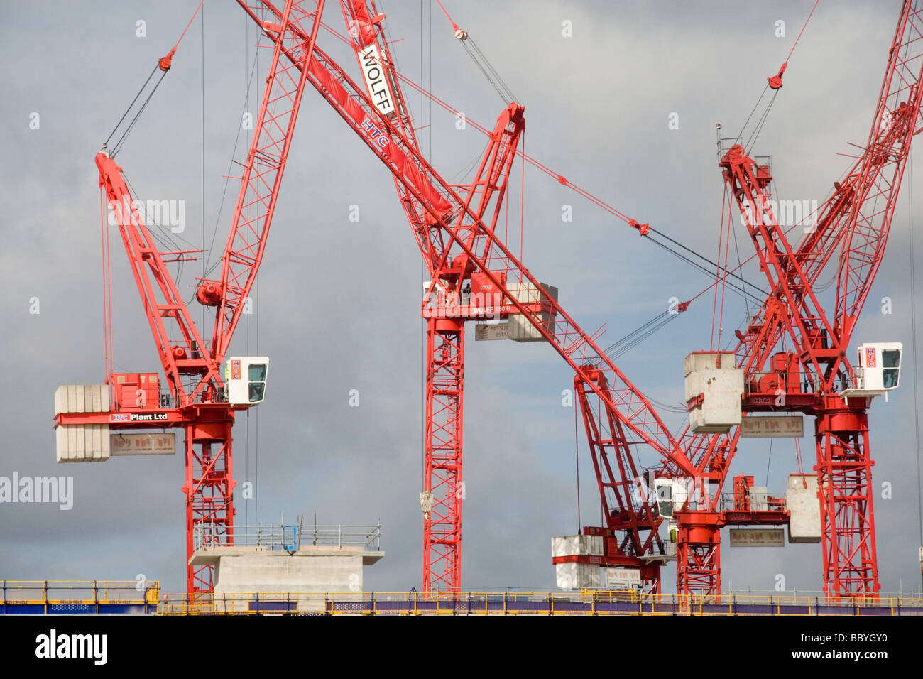 Red cranes uk hi-res stock photography and images - Alamy