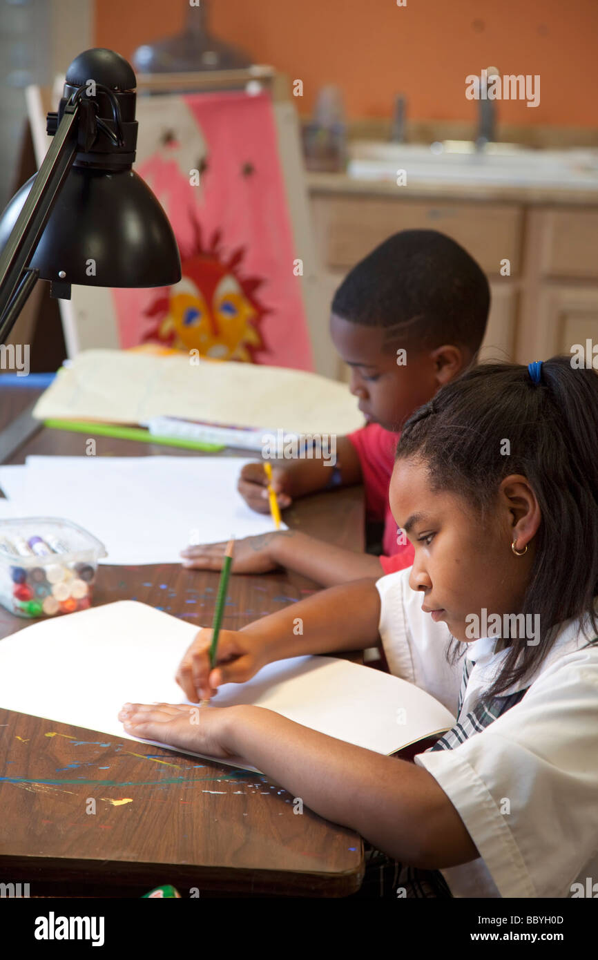 Community project hi-res stock photography and images - Alamy