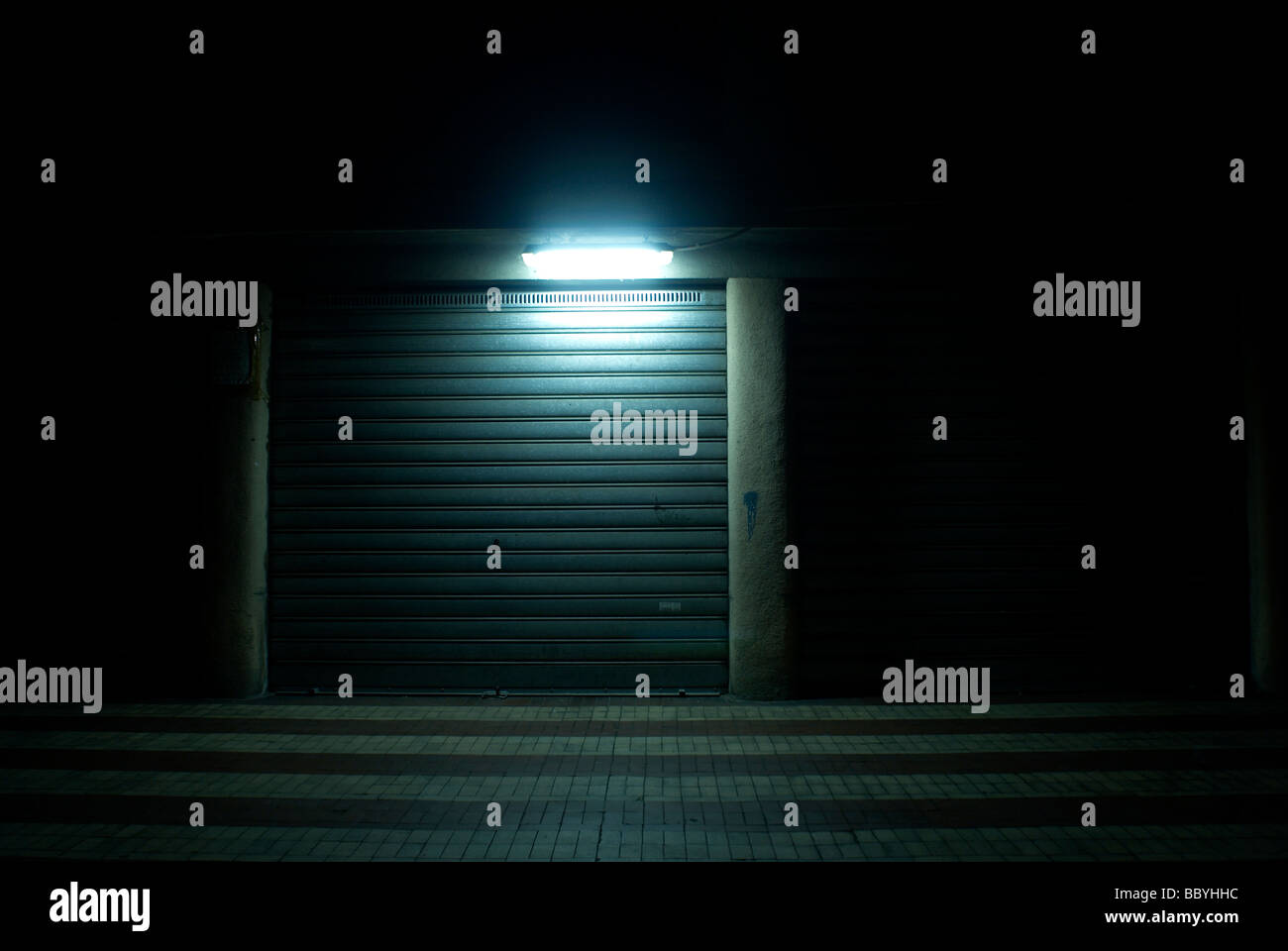 Dark urban passageway with shop closed up at night Stock Photo - Alamy