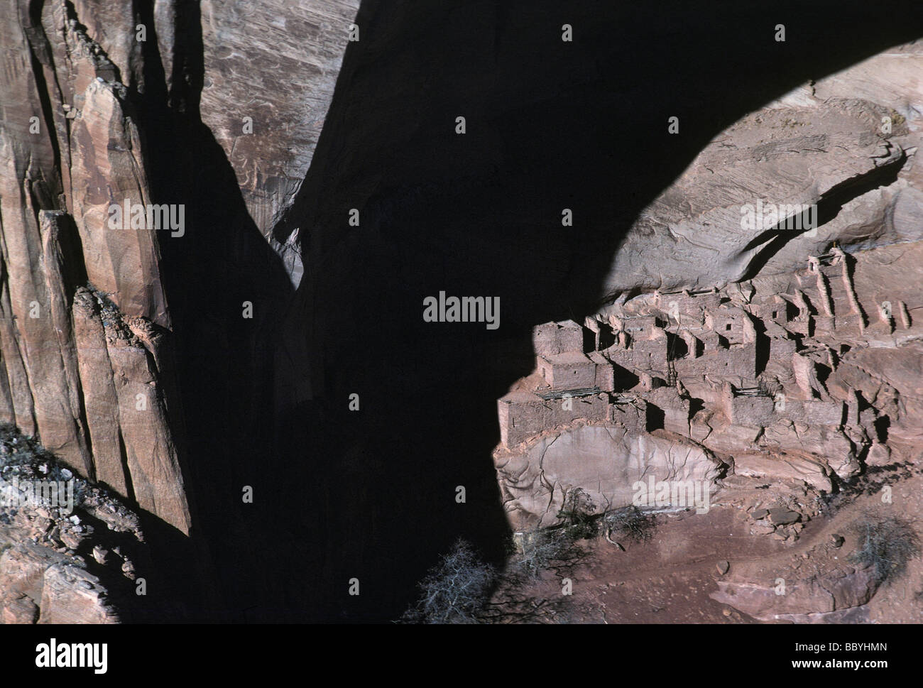 Betatakin cliff dwelling which is remotely located a 4 mile hike in ...
