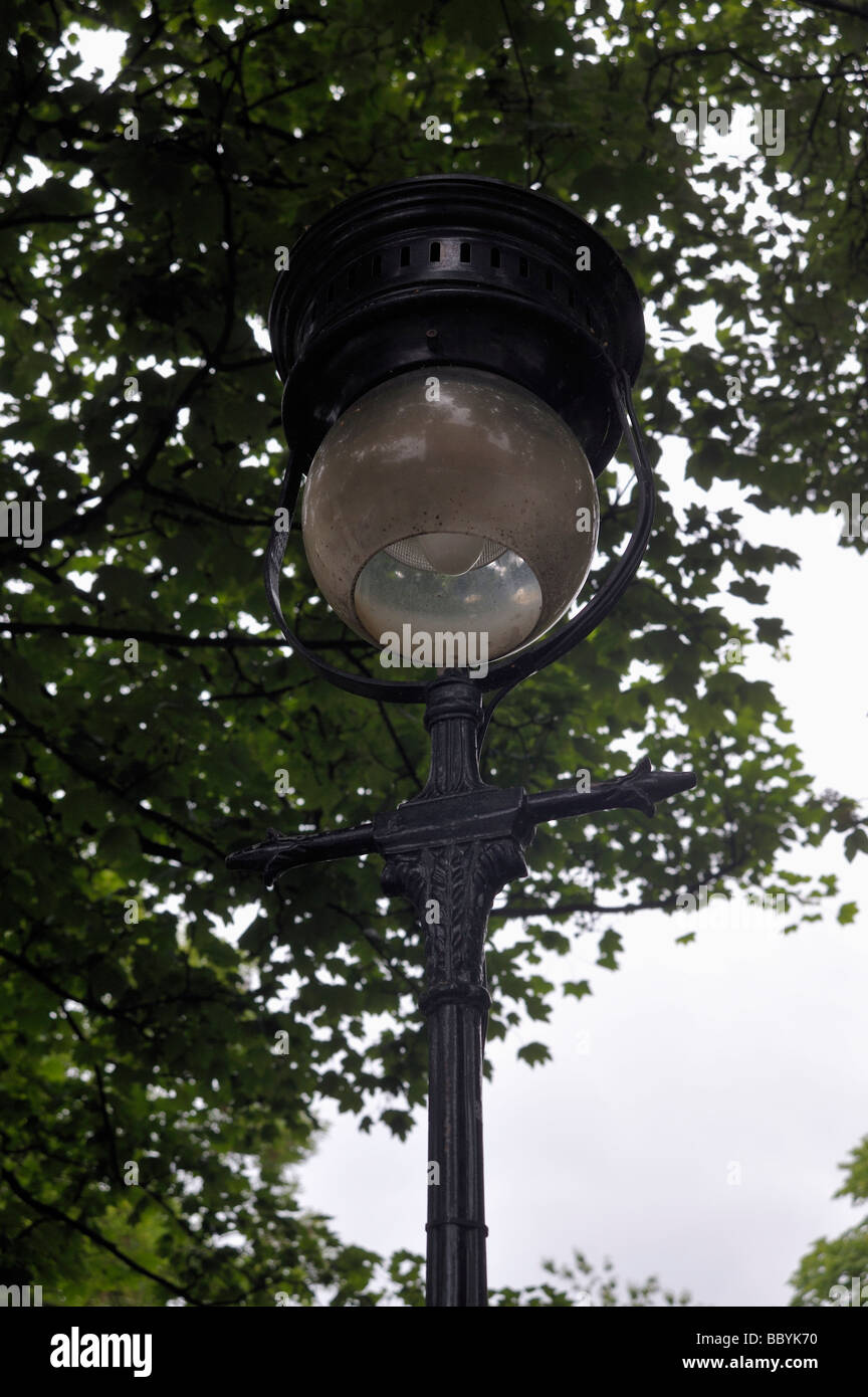 Metal lamp post hi-res stock photography and images - Alamy