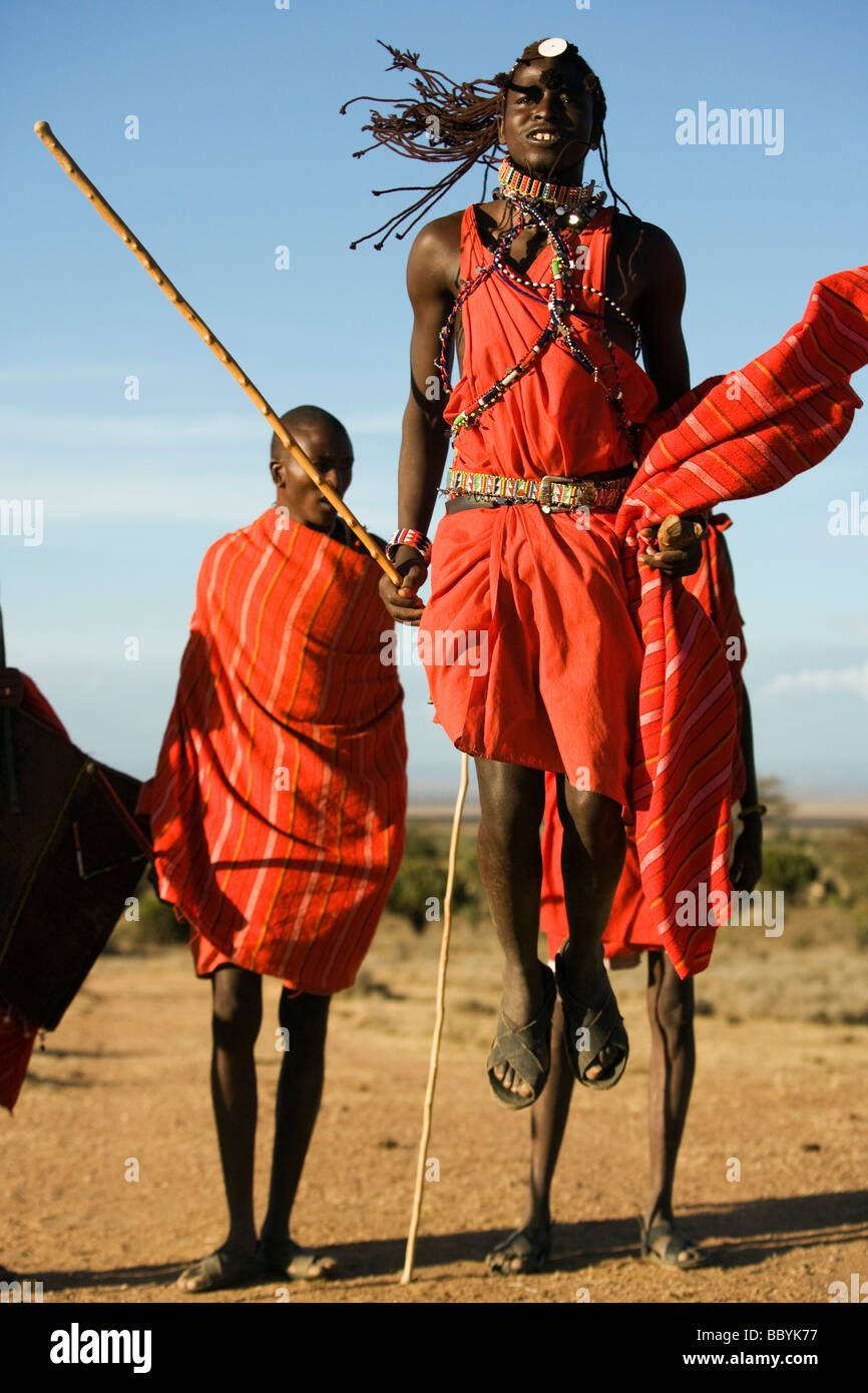 Maasai warriors dancing jumping kenya hi-res stock photography and ...