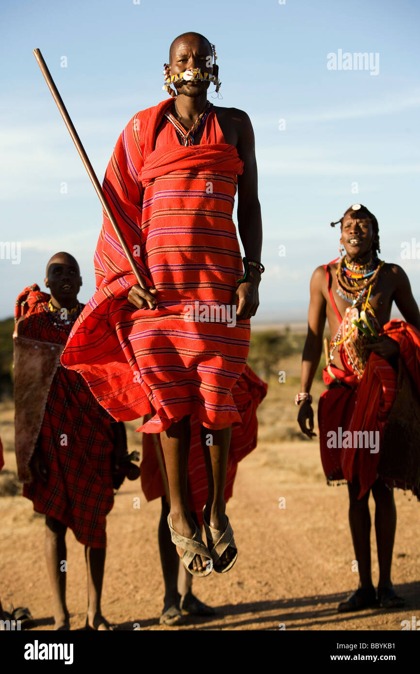 Maasai warriors dancing jumping kenya hi-res stock photography and ...