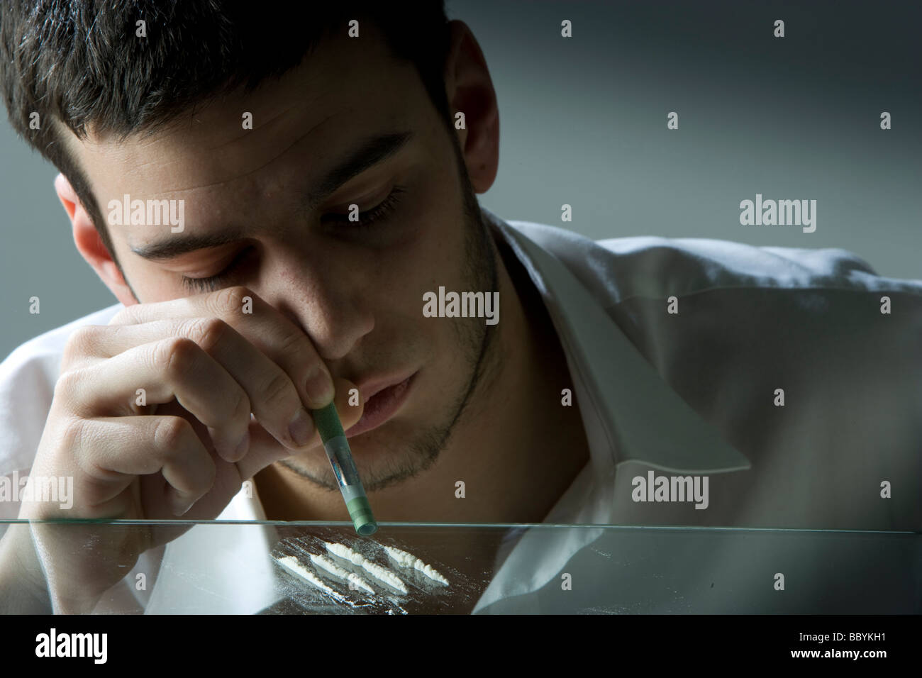 Person sniffing cocaine hi-res stock photography and images - Alamy