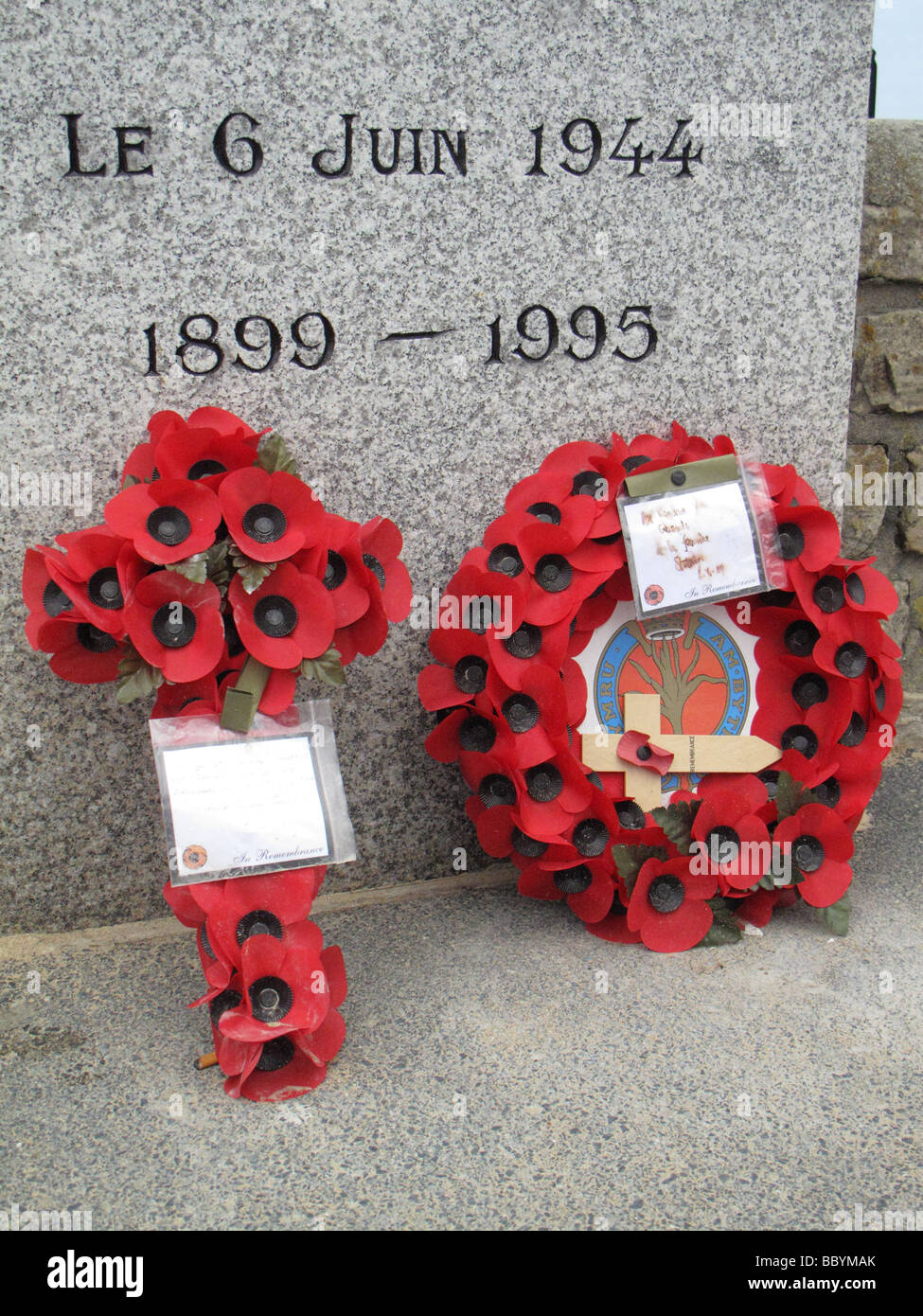 Poppy wreath war memorial world hi-res stock photography and images - Alamy