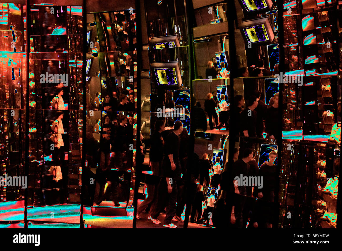 Mirrors art installation hi-res stock photography and images - Alamy