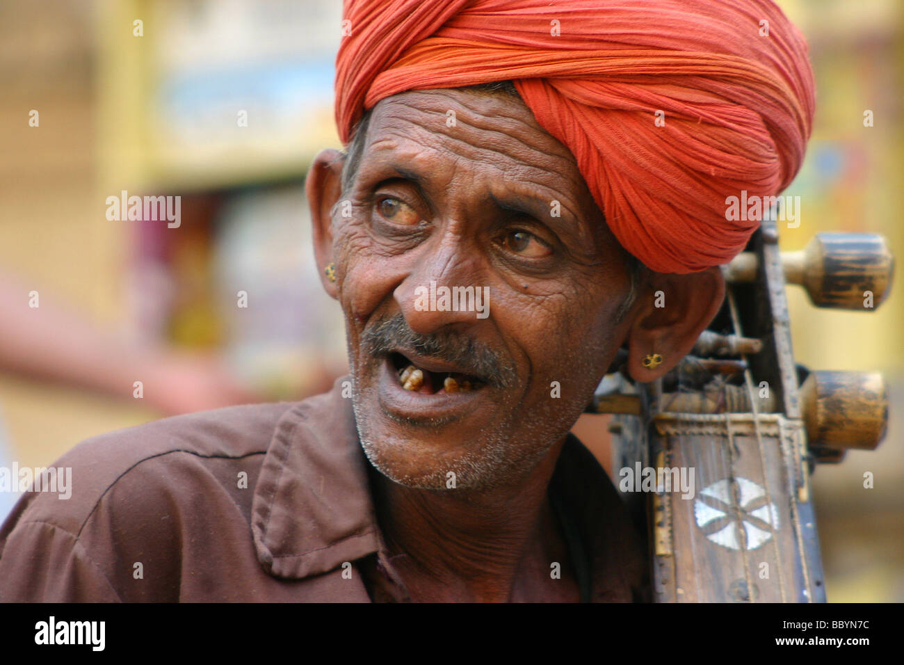 Elderly musician playing the kamaycha. Jaiselmer. Rajasthan. India ...