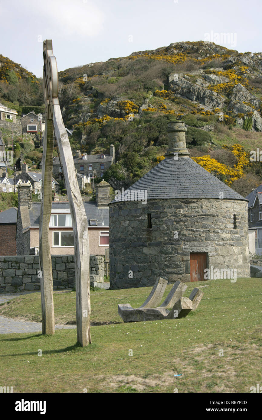 Town of Barmouth, Wales. The 18th century Ty Crwn Roundhouse, which was ...