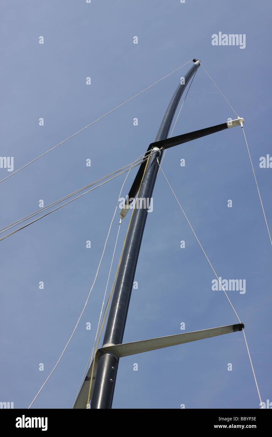 mast of a small sail boat with blue sky background Stock Photo - Alamy