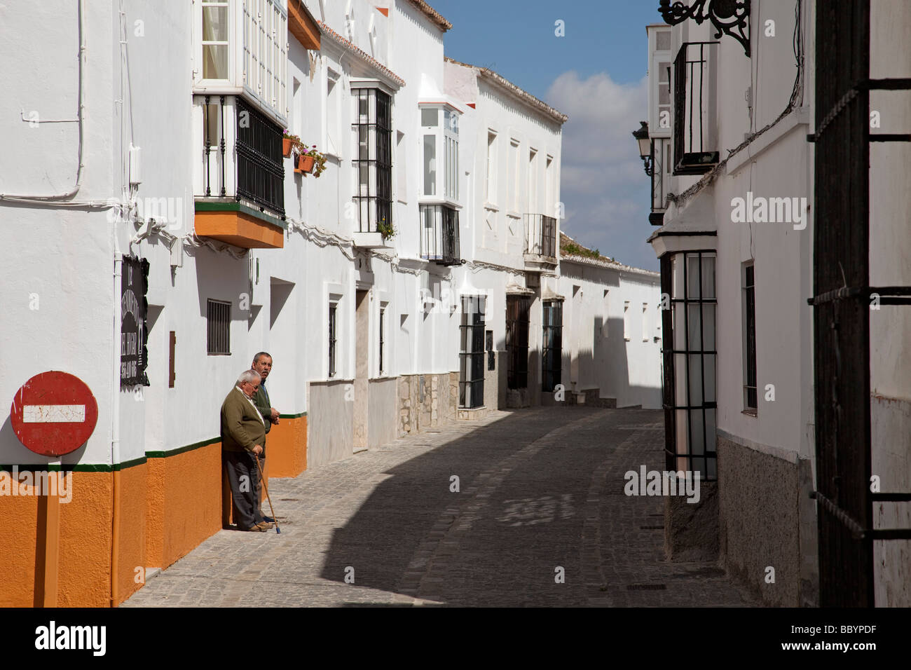 street in the white village of Medina Sidonia in Cádiz Andalusia Spain ...