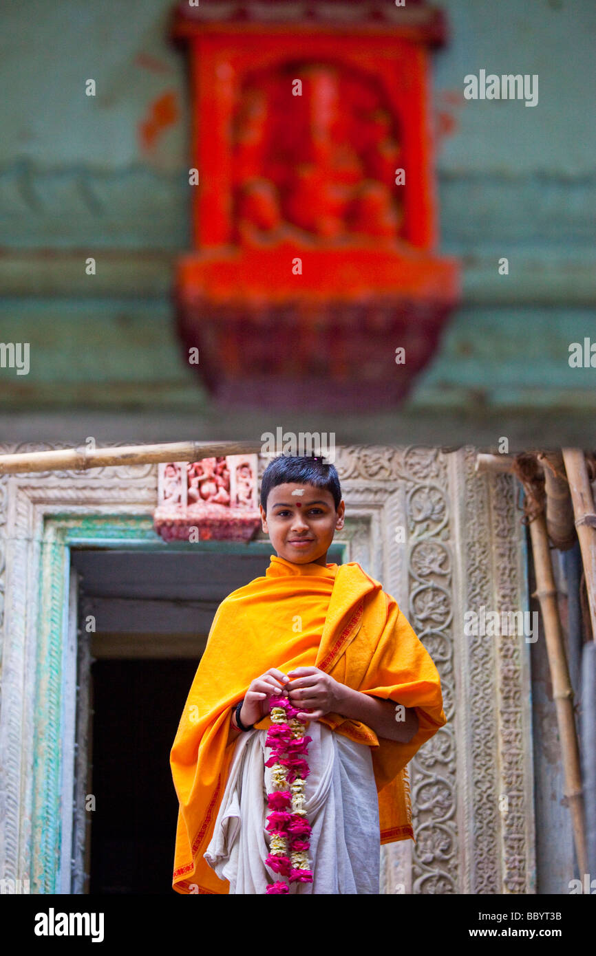 Boy in temple hi-res stock photography and images - Alamy
