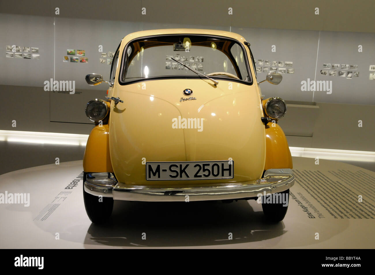 Bmw isetta 250 hi-res stock photography and images - Alamy