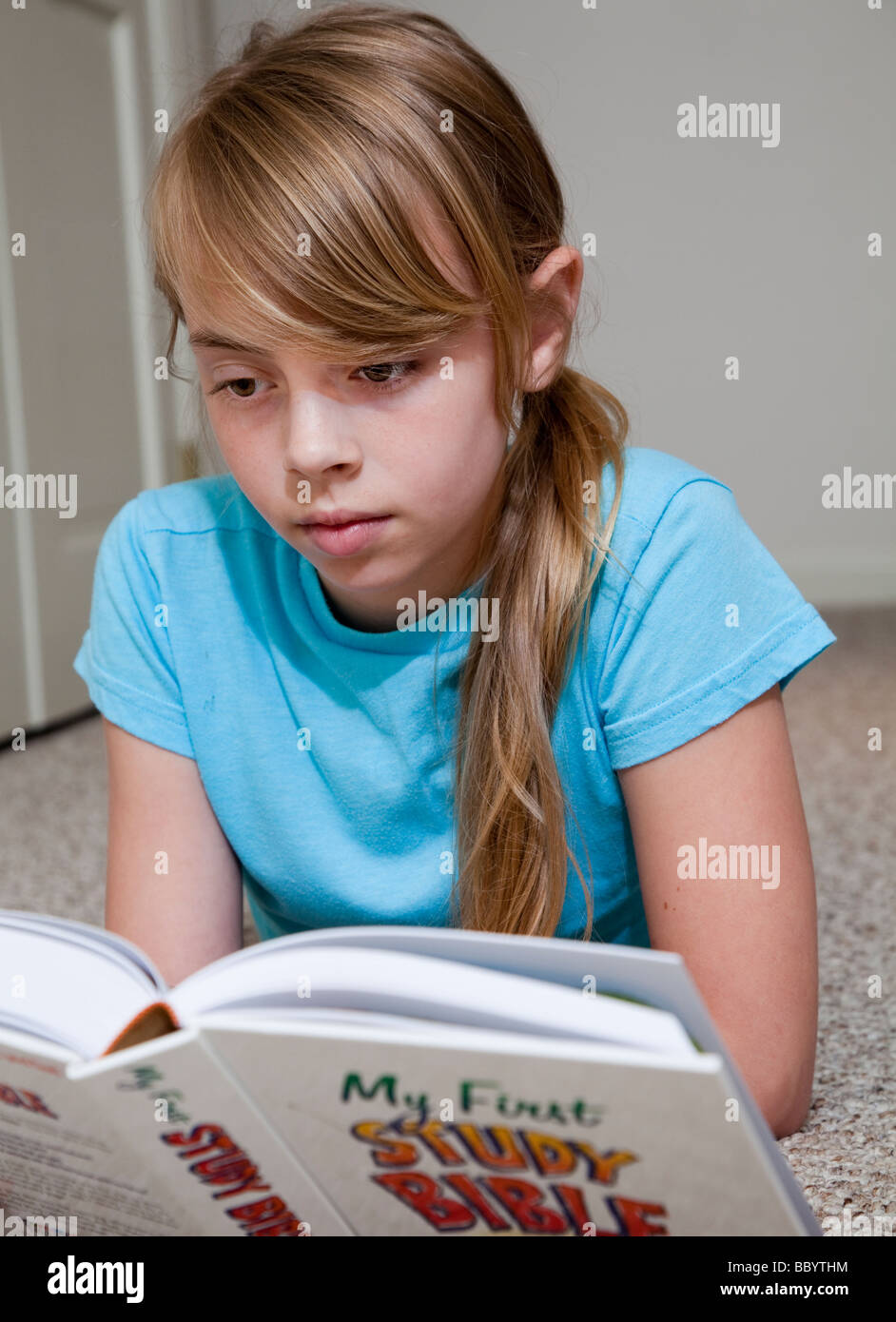 Child reading bible hi-res stock photography and images - Alamy