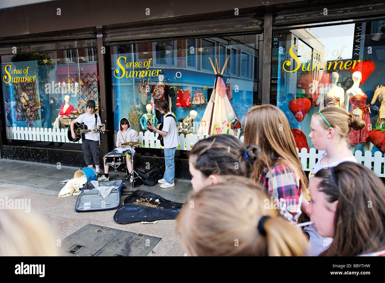 Children busking hi-res stock photography and images - Alamy
