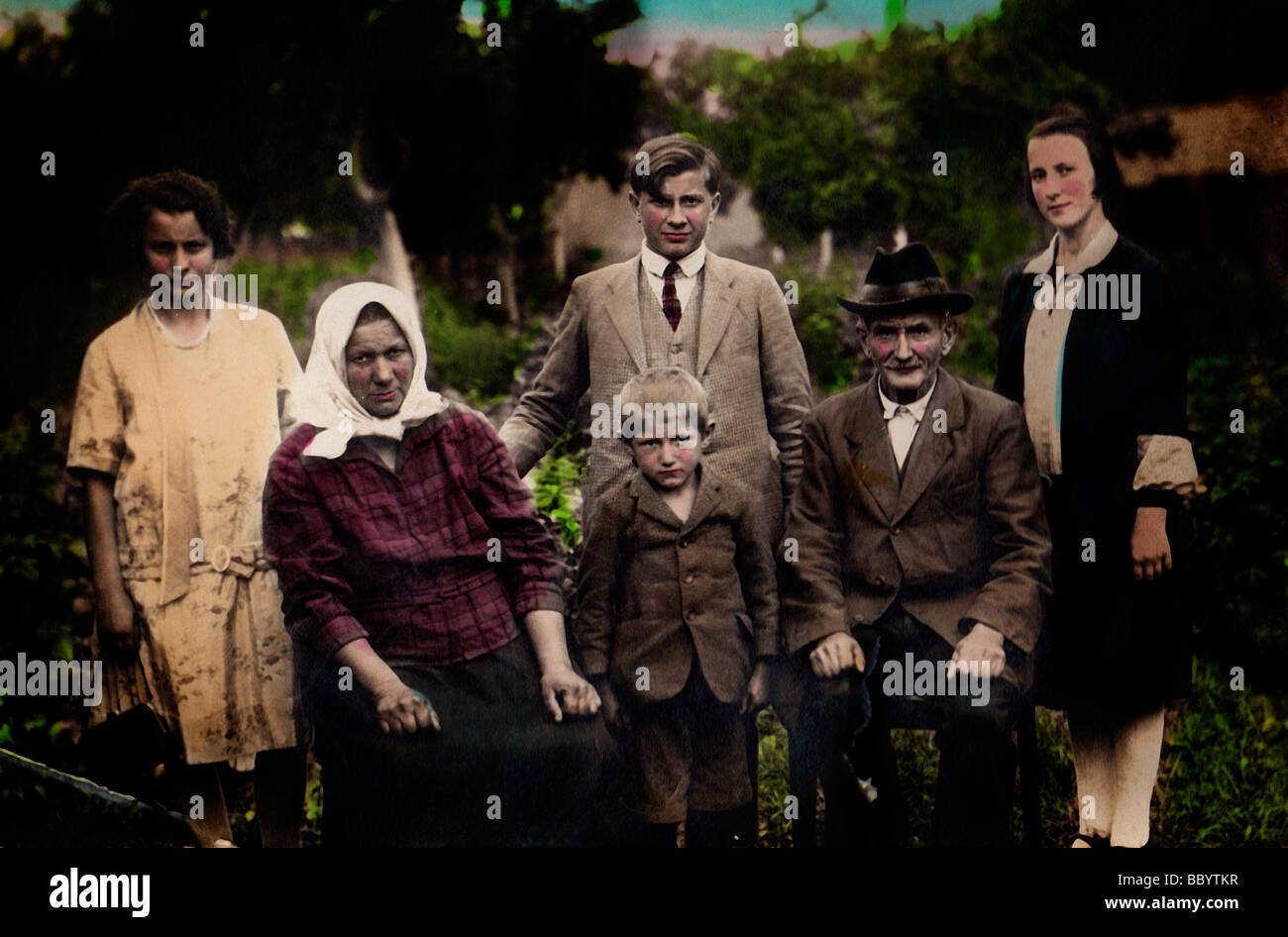 Old family portrait 1930 hi-res stock photography and images - Alamy