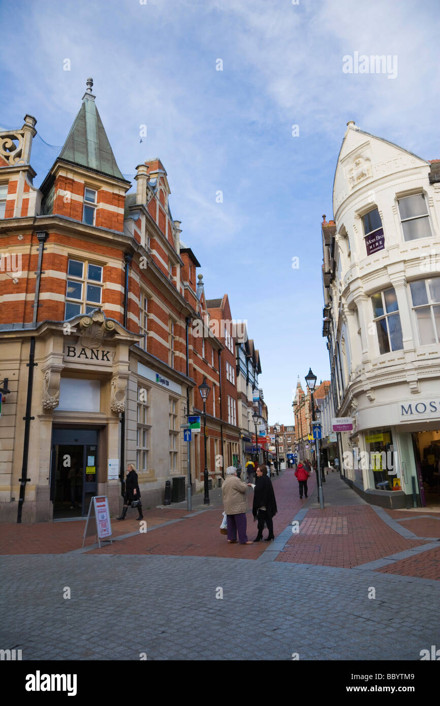 Cross street reading berkshire england hi-res stock photography and ...