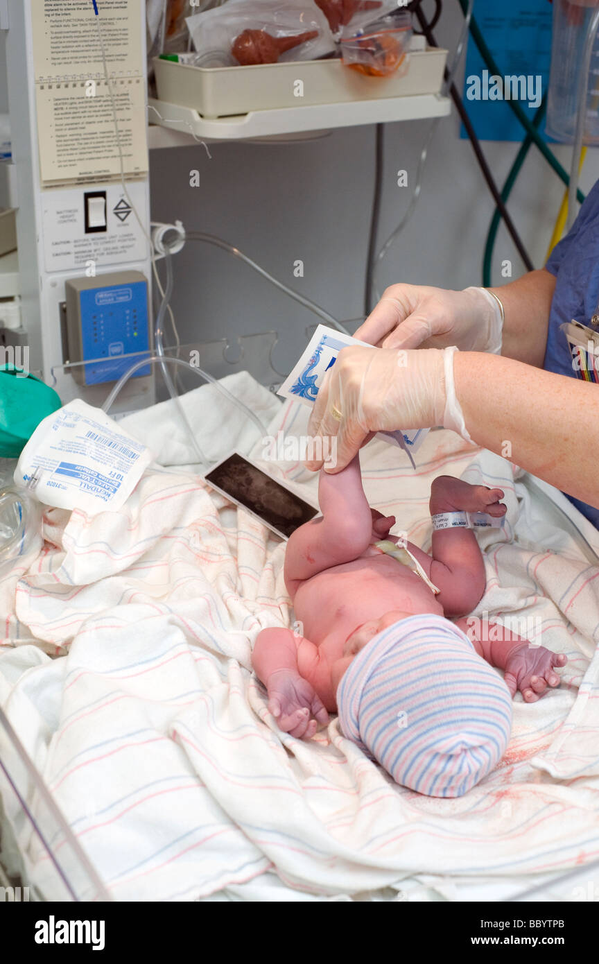 Baby newborn hospital identification hi-res stock photography and ...