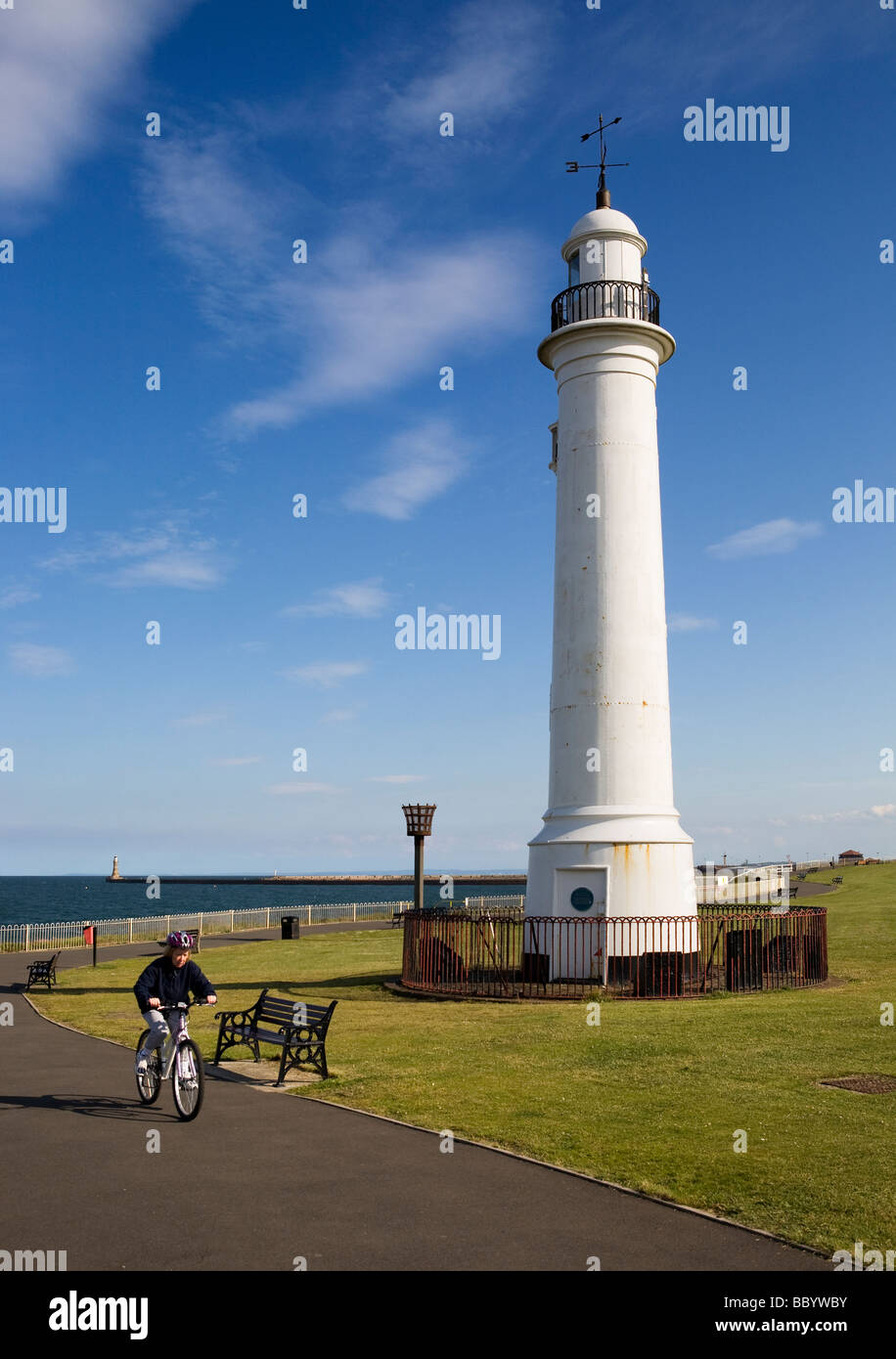 Lighthouse cliff park roker hi-res stock photography and images - Alamy