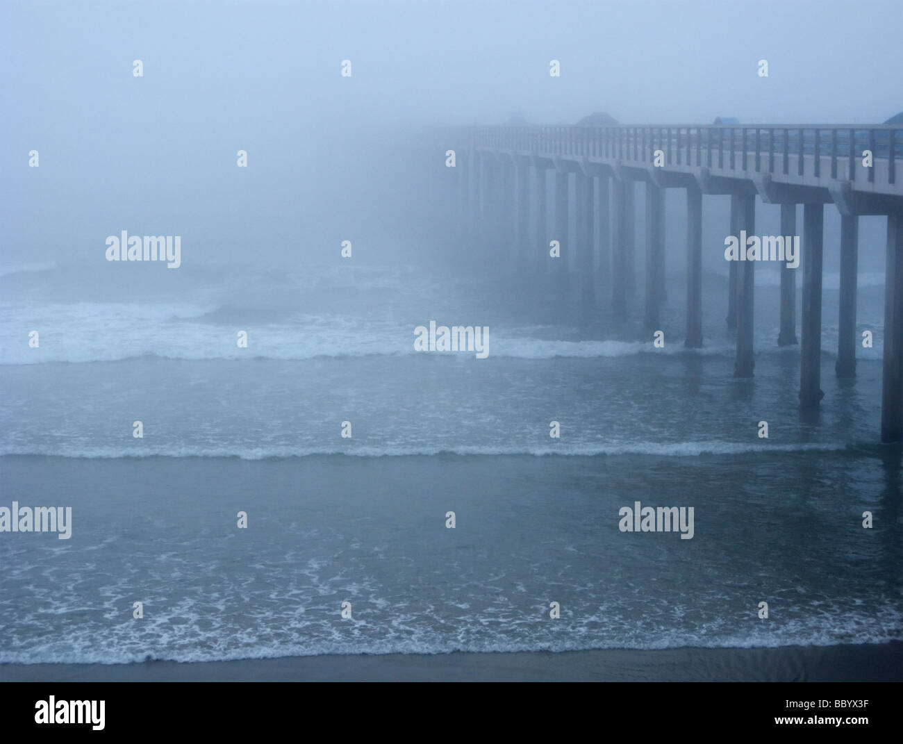 Beach fog pier hi-res stock photography and images - Alamy