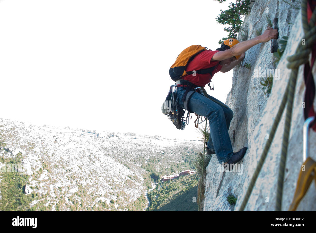 Climber rappelling at a rock wall hi-res stock photography and images ...