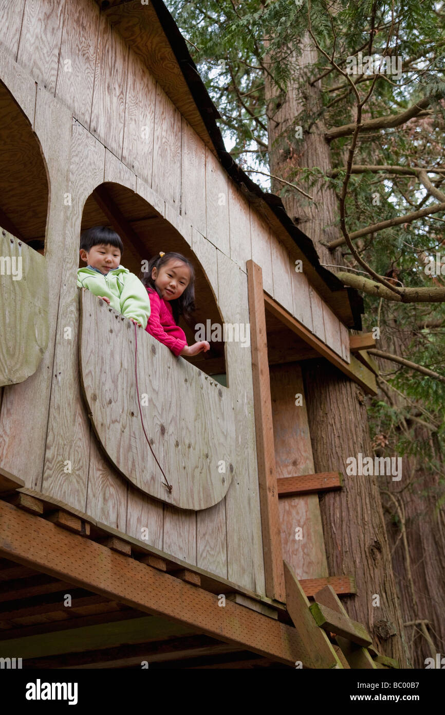 In tree house hi-res stock photography and images - Alamy