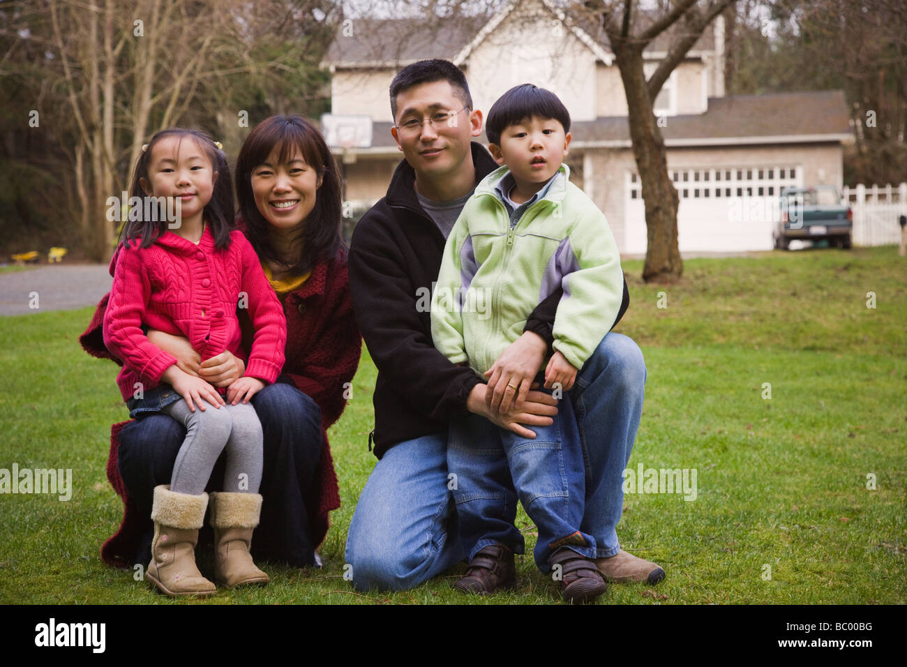 Korean family hi-res stock photography and images - Alamy