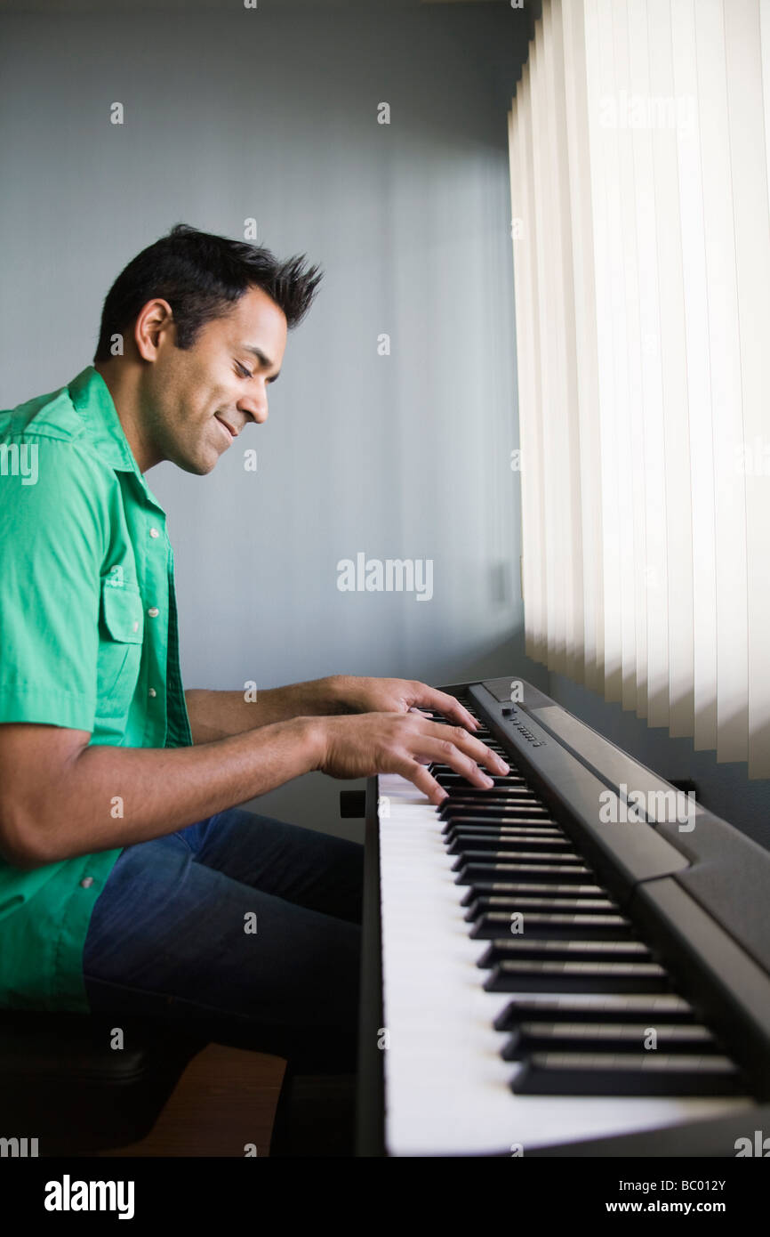 Electric keyboard hi-res stock photography and images - Alamy