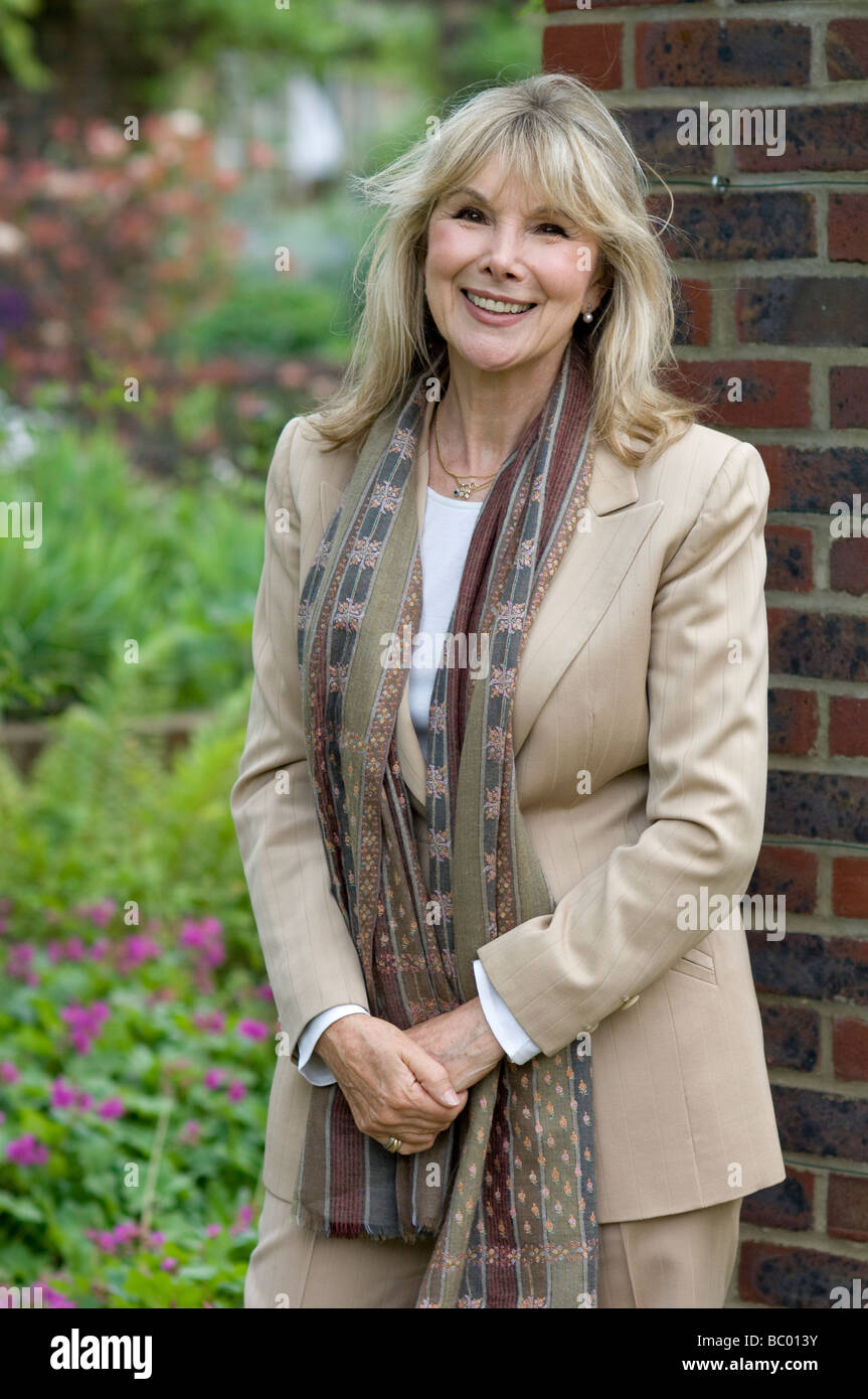 Actress susan hampshire hi-res stock photography and images - Alamy