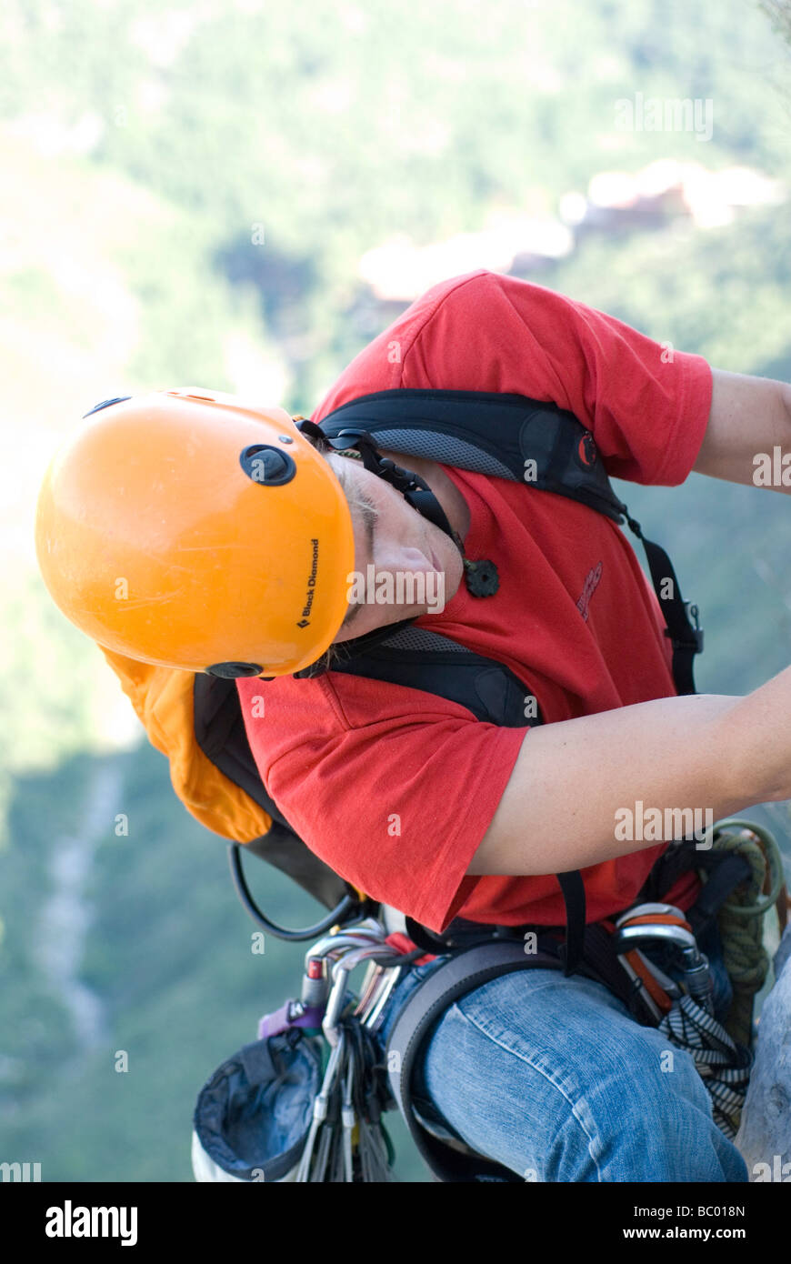 Climber rappelling at a rock wall hi-res stock photography and images ...