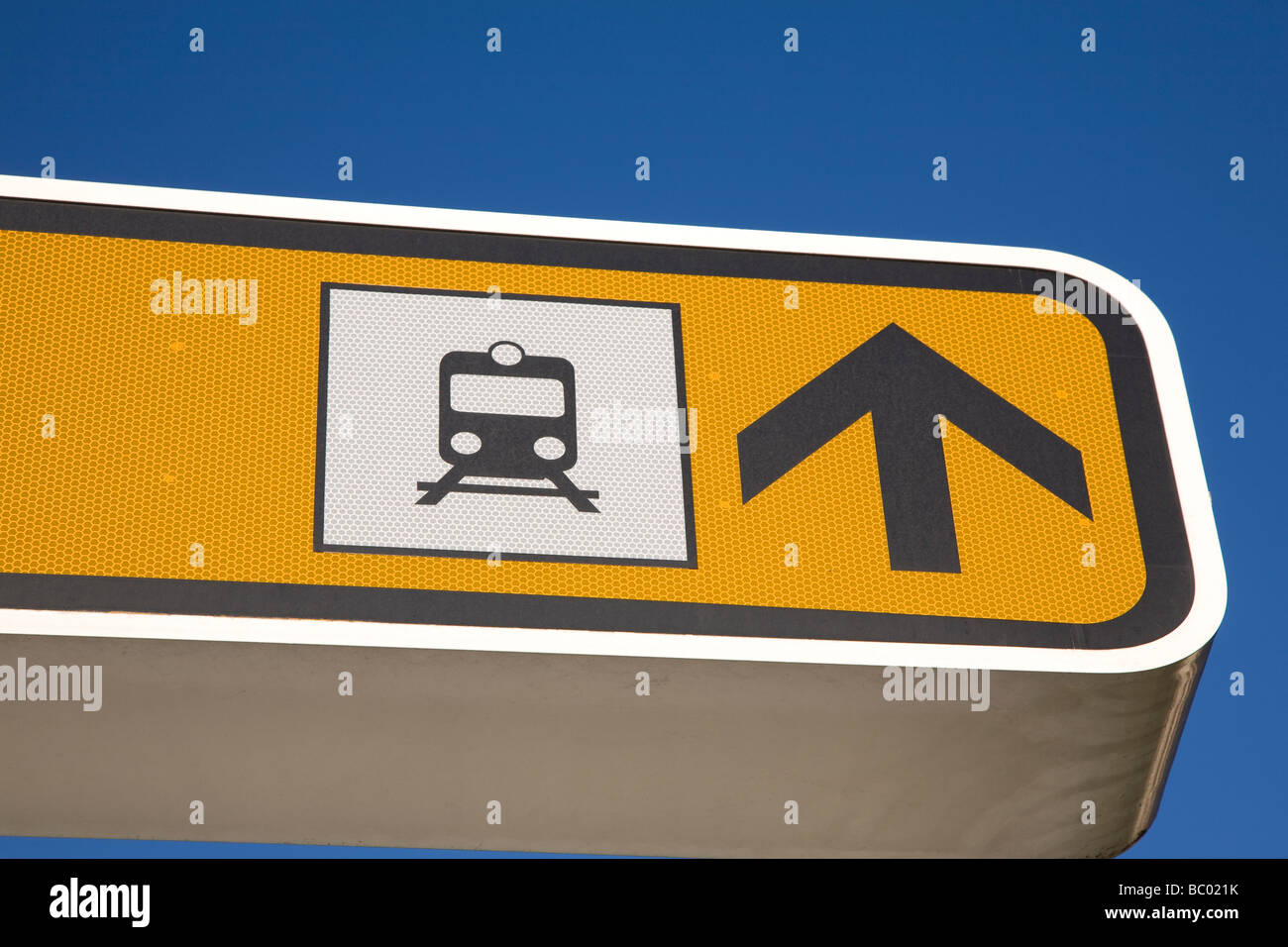 Train station direction arrow sign hi-res stock photography and images ...