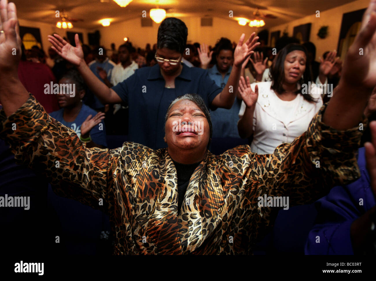 Church members worship at a Sunday morning service Stock Photo - Alamy