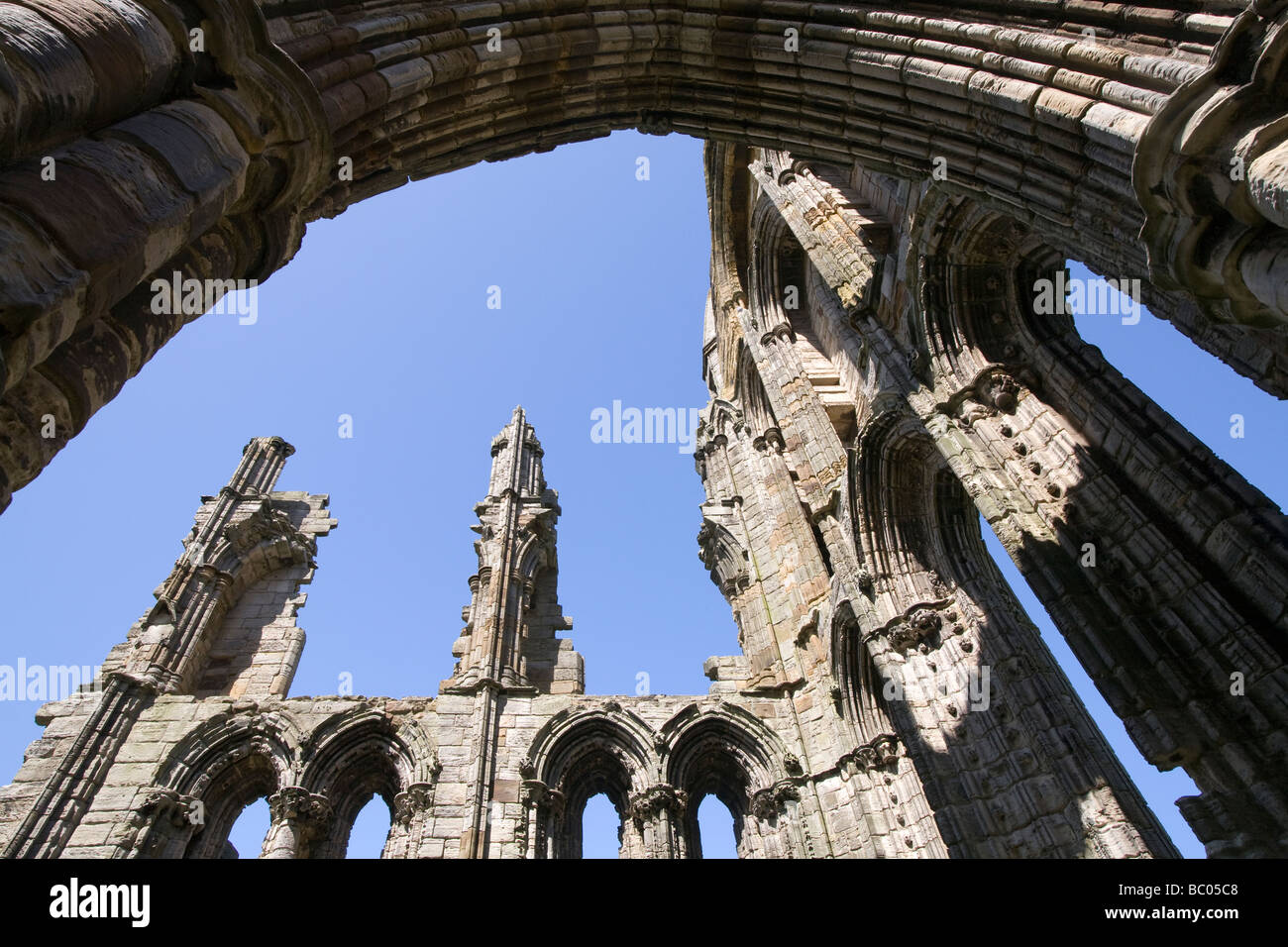 The ruins of Whitby Abbey, East Cliff, Whitby, North Yorkshire, England ...
