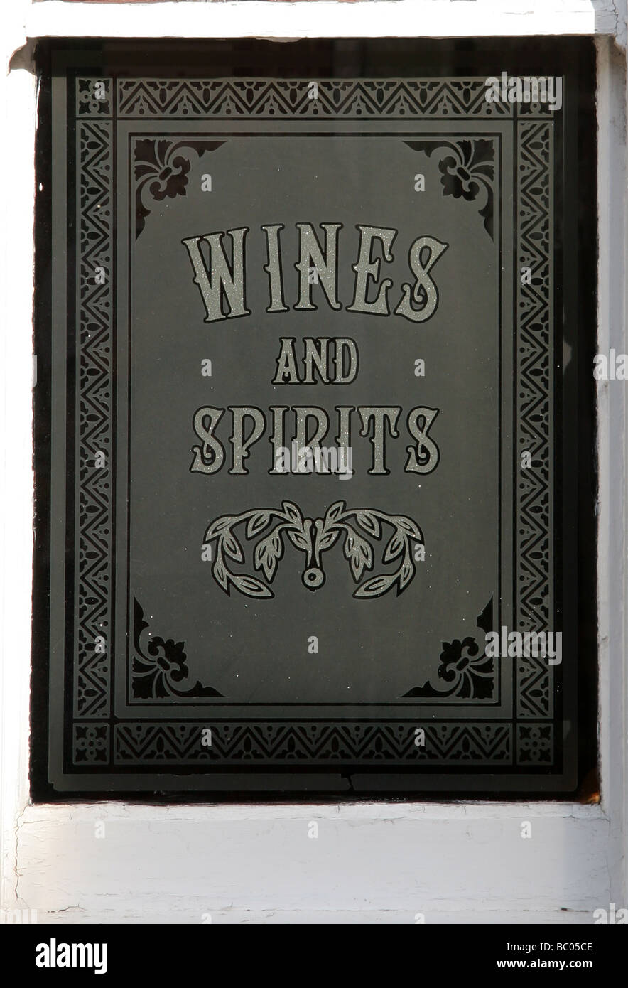 Pub glass window hi-res stock photography and images - Alamy