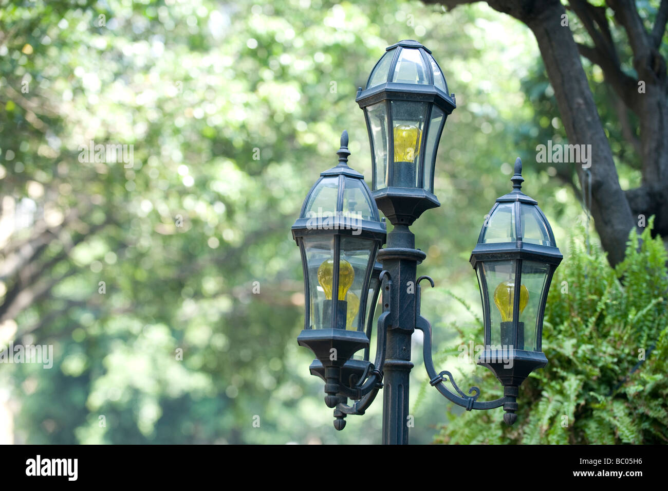 Classic street lamps in the Parque Mexico, Condesa, Mexico City Stock ...