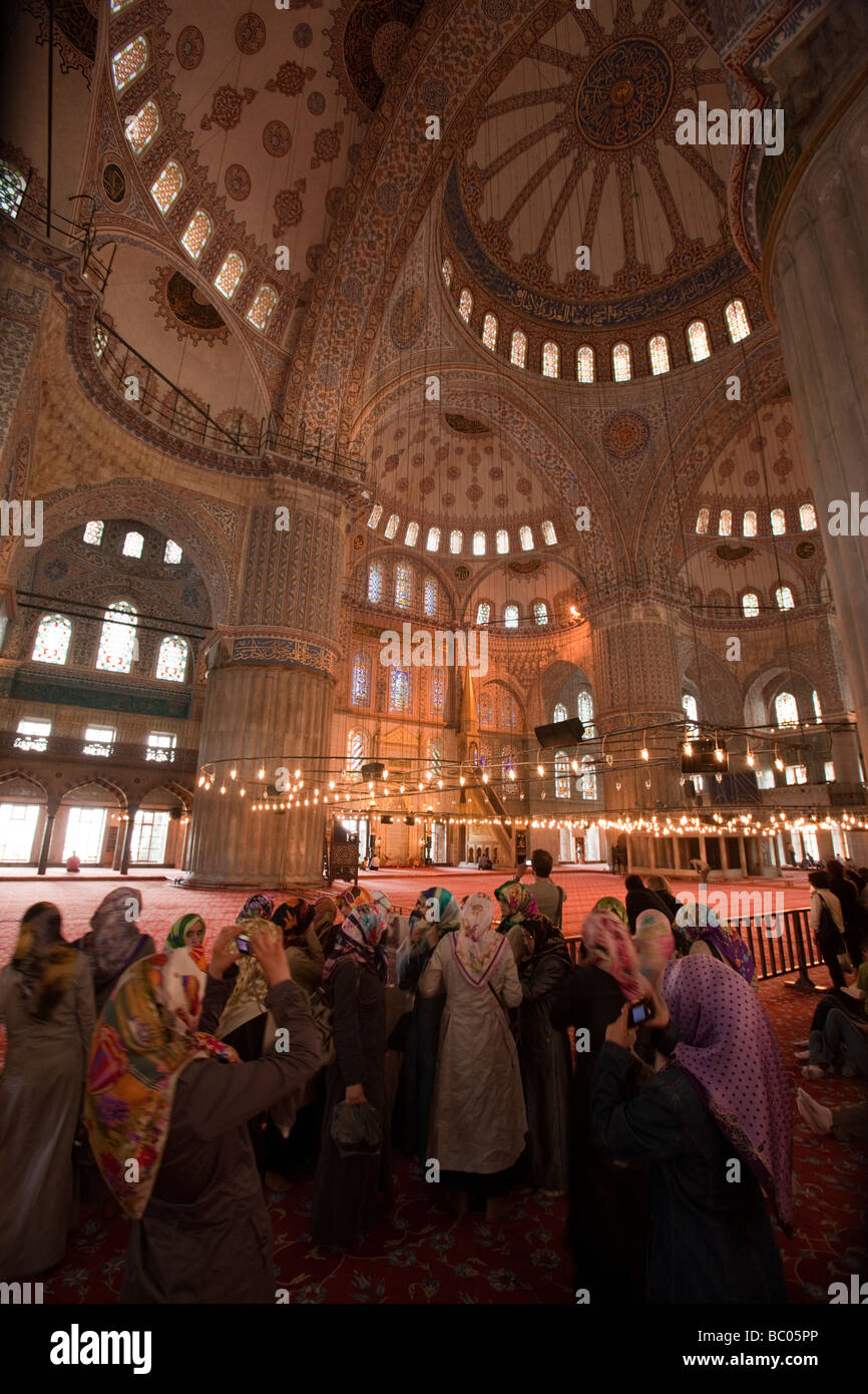 group of female muslims inside the blue mosque Istanbul Stock Photo - Alamy