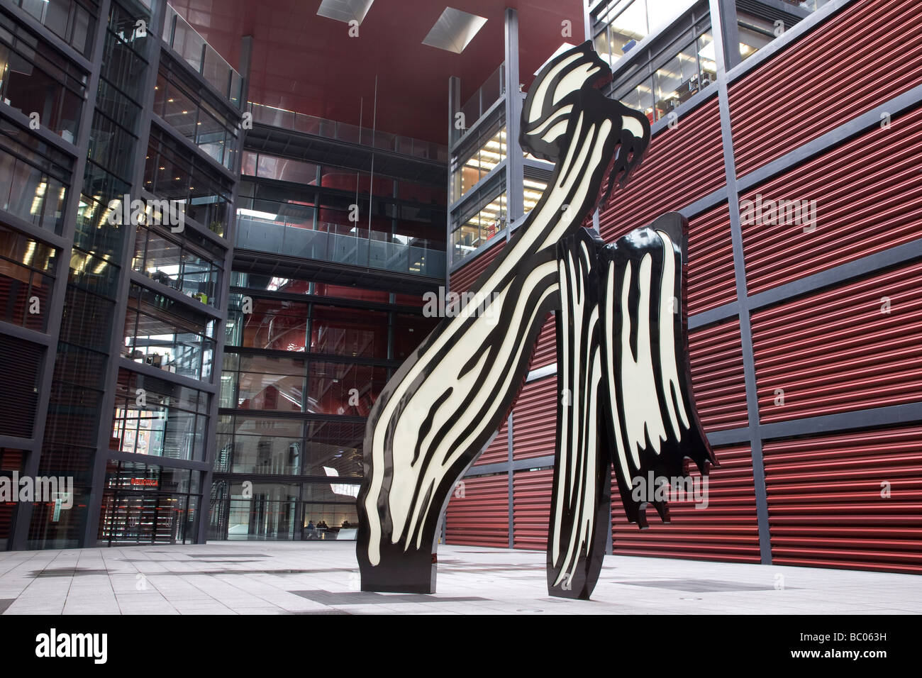 Roy lichtenstein sculpture brushstroke hi-res stock photography and ...